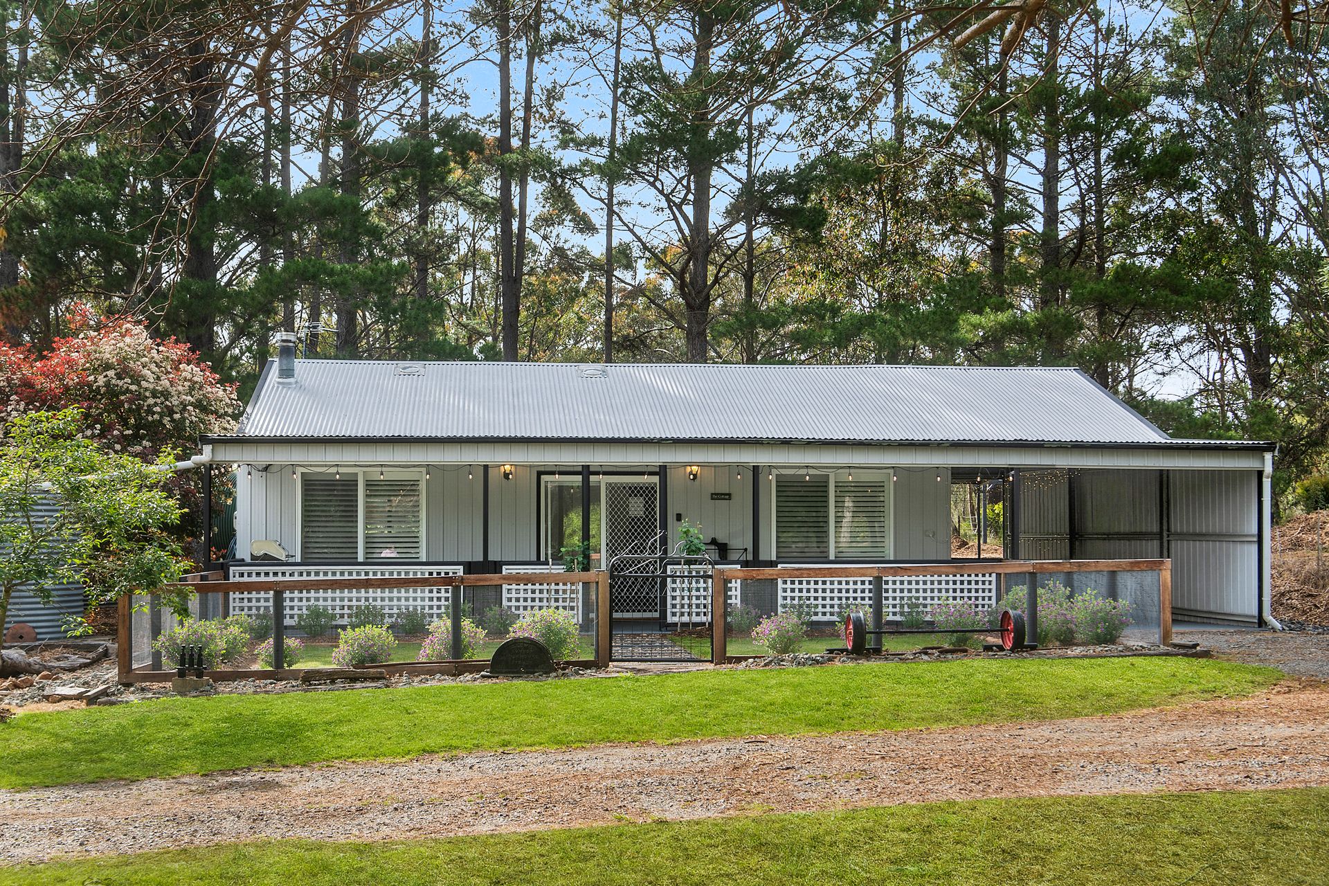 The Cottage, Colo Vale, Southern Highlands - The Holidays Collection